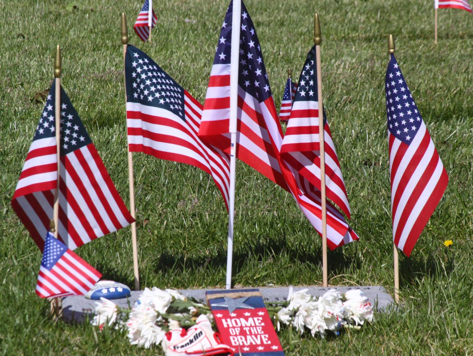 Small observance marks Memorial Day at veterans’ cemetery